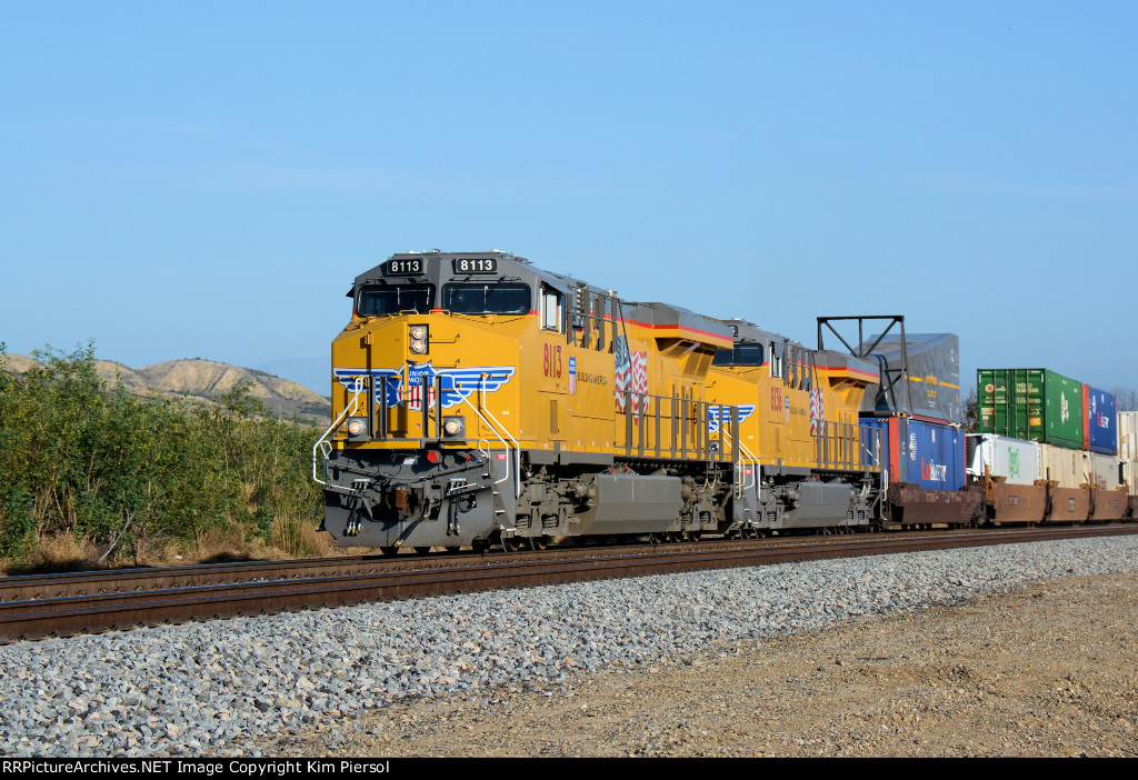 UP 8113 Climbing Beaumont Hill with ArroWedge Container
